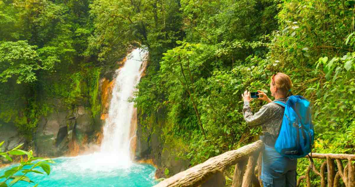 Ecoturismo como medio de desarrollo sostenible en América Latina